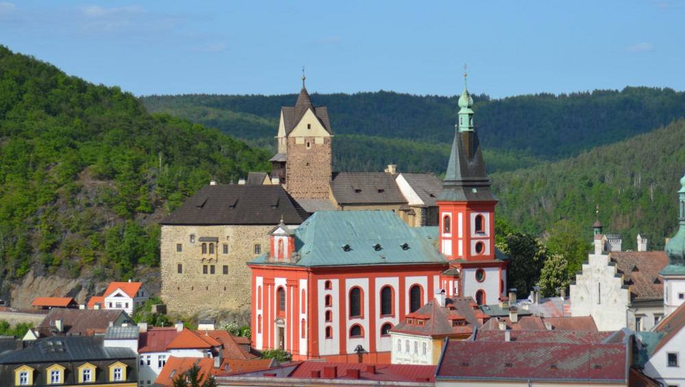 Loket - mittelalterliches Kleinod am Ellbogen der Eger